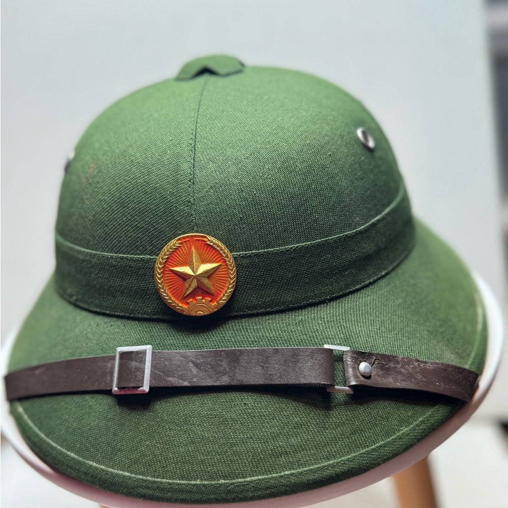 Green Pith Helmet With Star Emblem - Gem